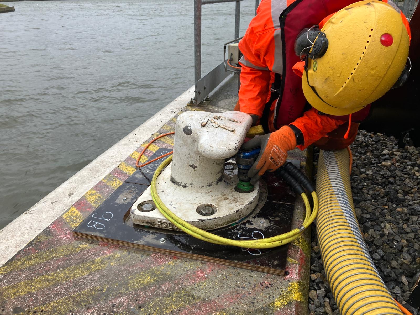 Herstel verankering bolders – Kade Gent (North Sea Port) - Van der Straaten